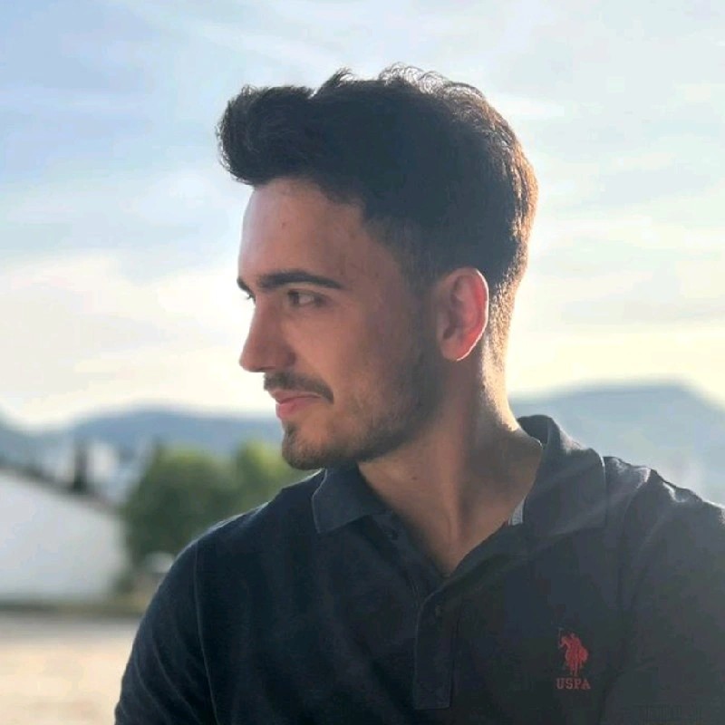Ajdin Mehmedović | Music Producer | Designer | Student